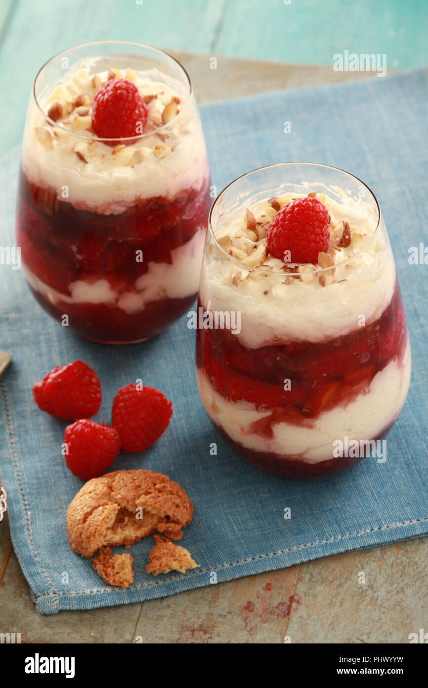 raspberry fruit trifle dessert Stock Photo - Alamy