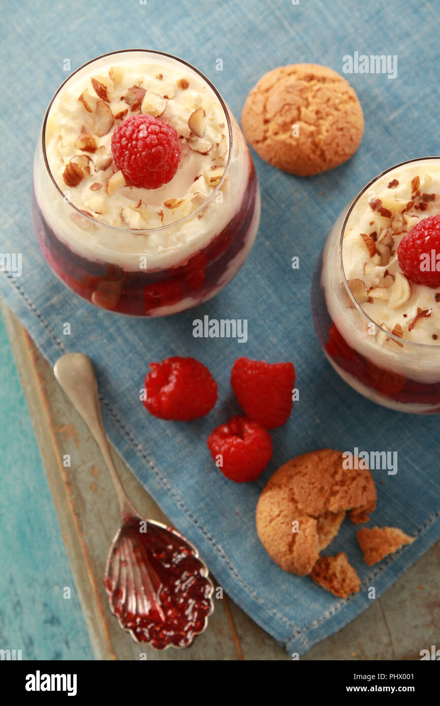raspberry fruit trifle dessert Stock Photo - Alamy