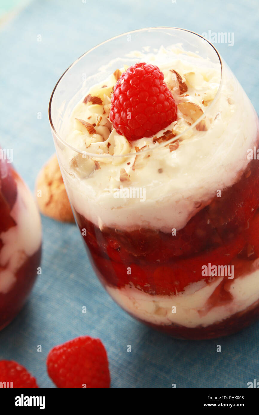 raspberry fruit trifle dessert Stock Photo - Alamy