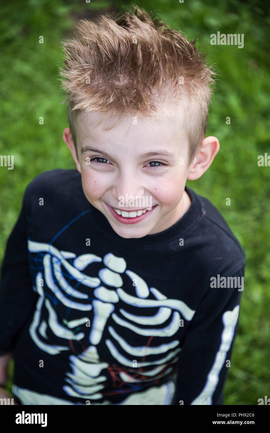 Halloween kid skeleton hi-res stock photography and images - Alamy
