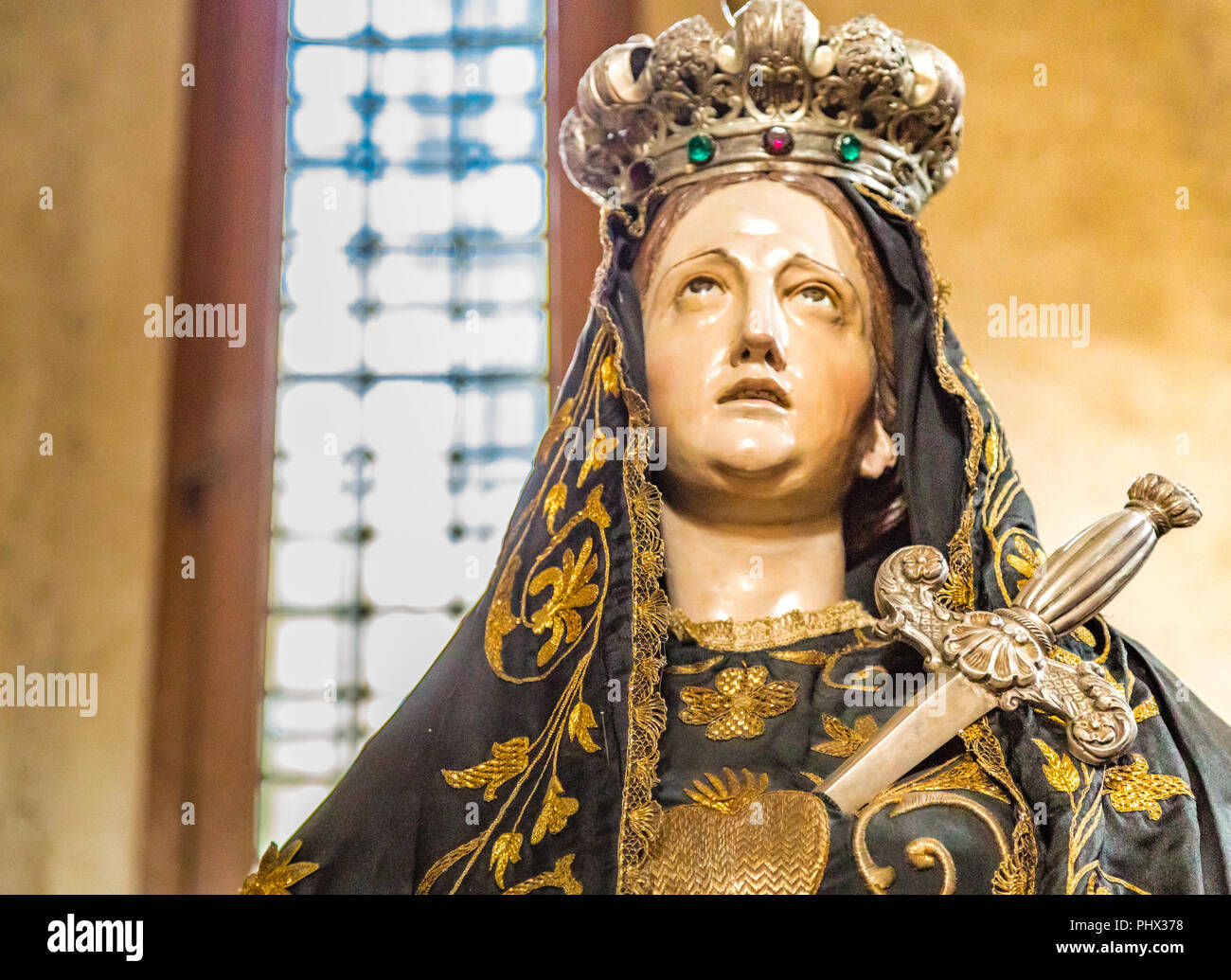 Statue of The Blessed Virgin Mary Stock Photo - Alamy
