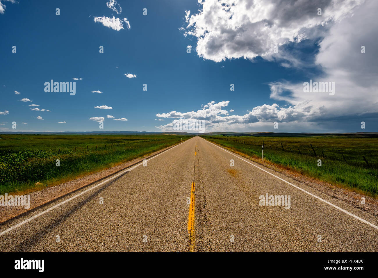 Empty open highway in Wyoming Stock Photo - Alamy