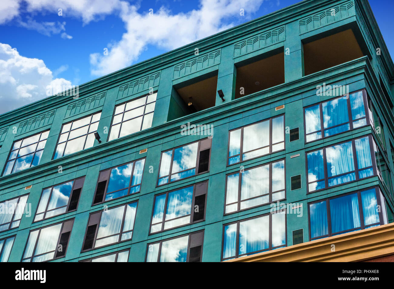 Old green building hi-res stock photography and images - Alamy