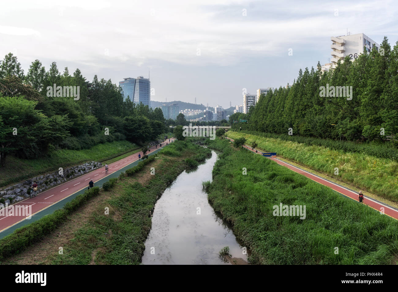 Jogging pathway near Han River Stock Photo - Alamy