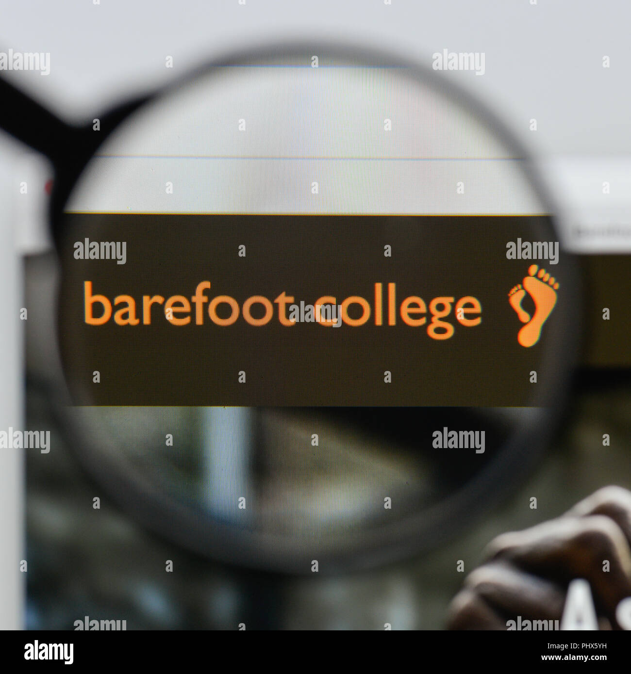 Barefoot college hi-res stock photography and images - Alamy