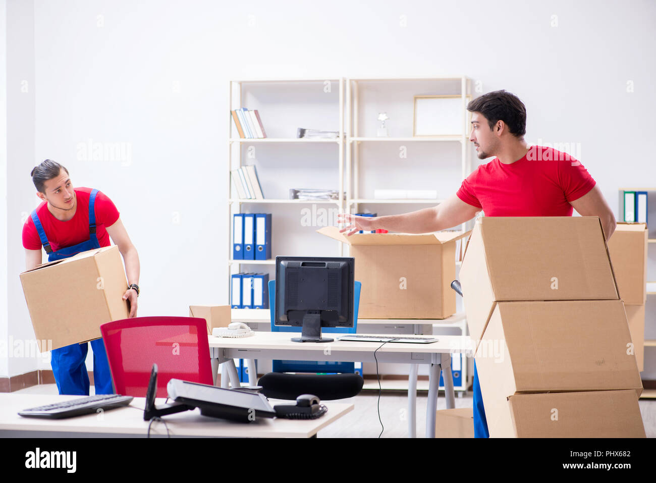 Warehouse employees carrying boxes hi-res stock photography and images ...