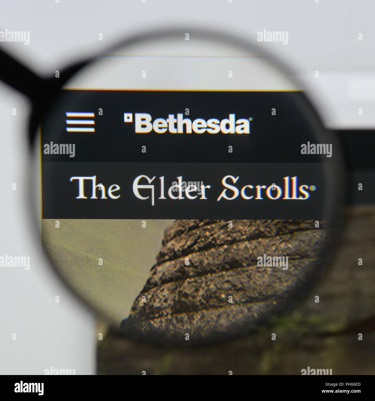 Elder scrolls v skyrim logo hi-res stock photography and images - Alamy