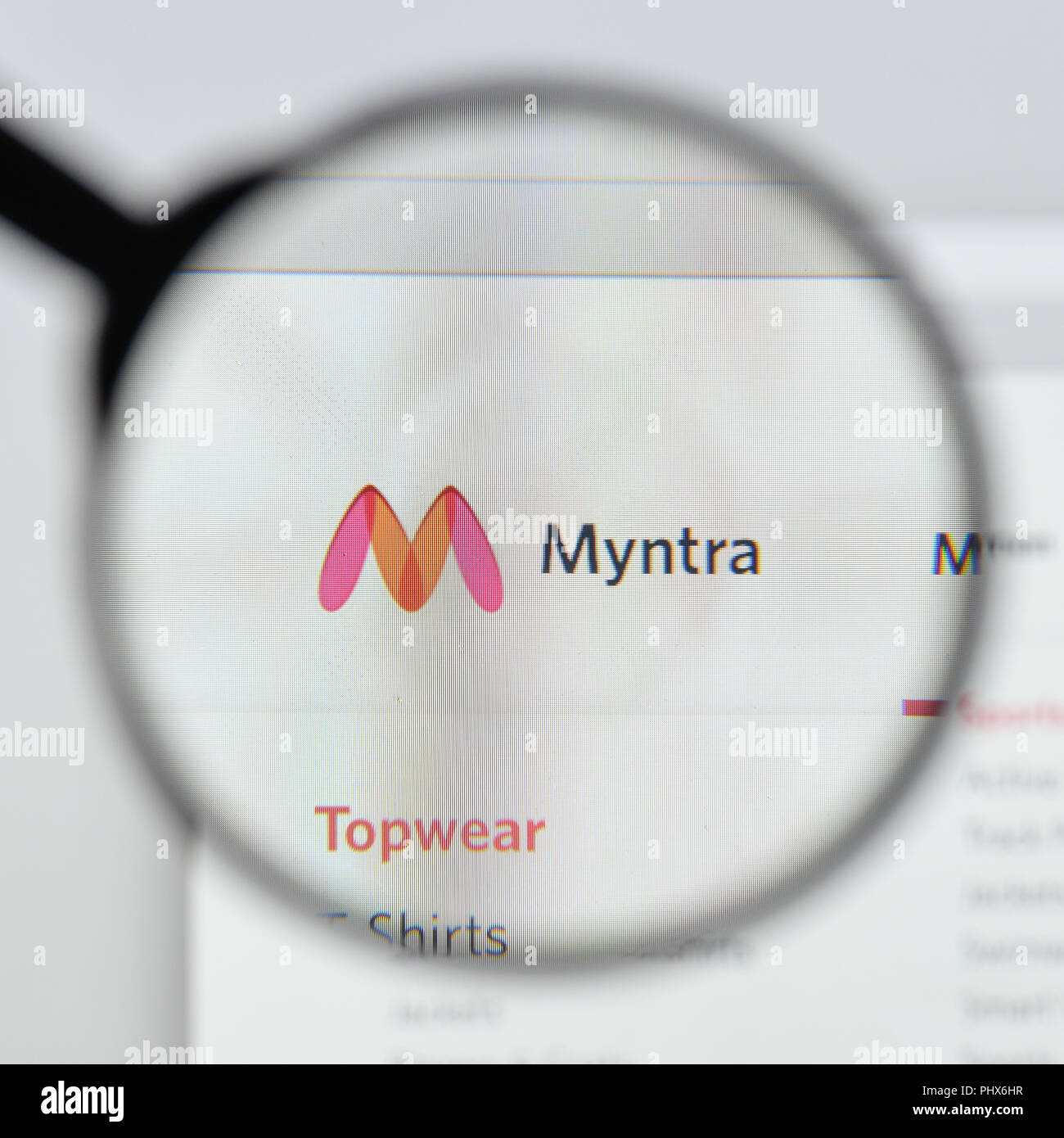 Online shopping at myntra app hi-res stock photography and images - Alamy