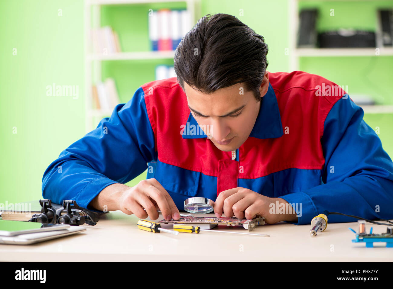 Computer engineer repairing broken desktop Stock Photo - Alamy