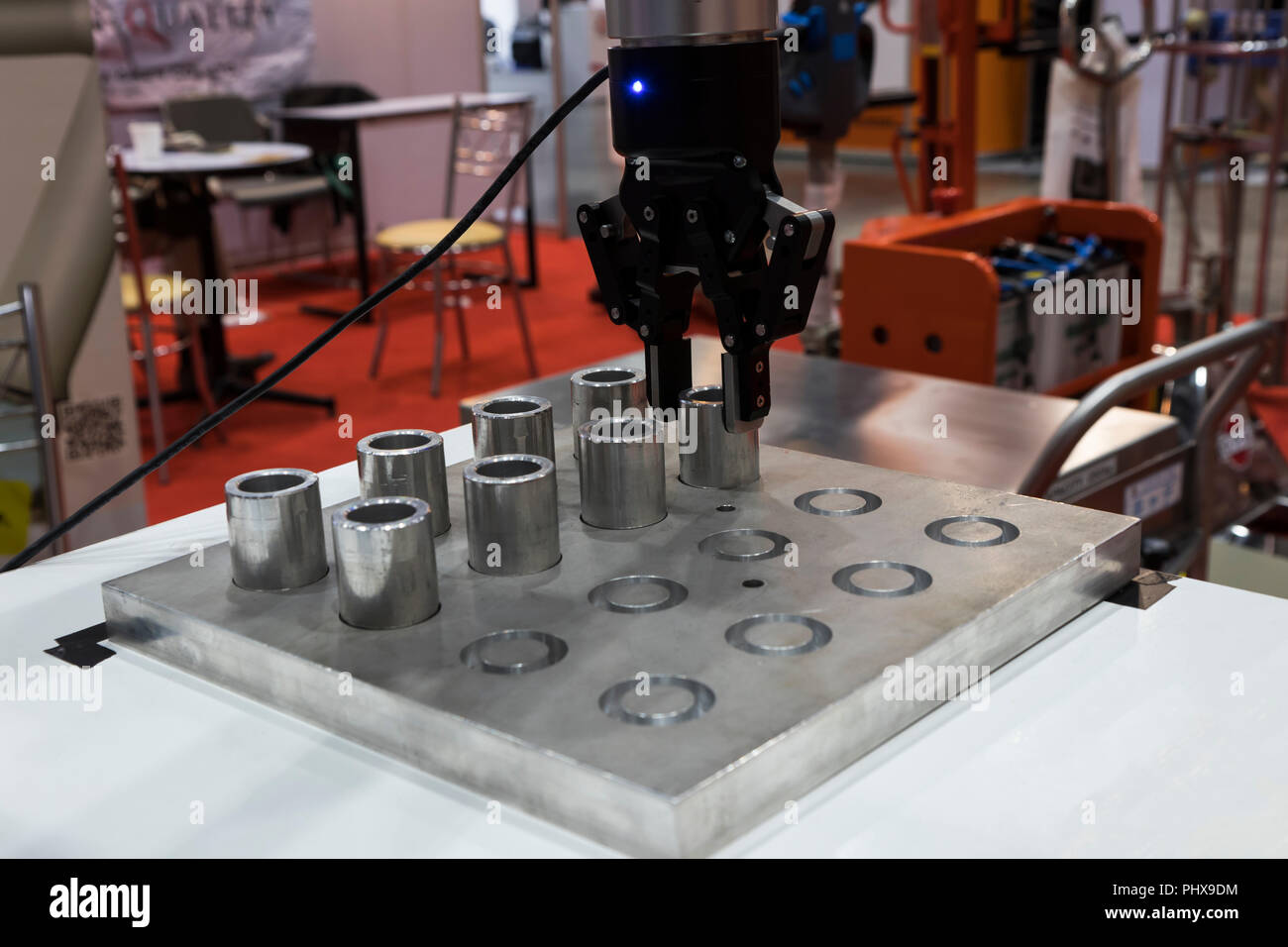 Robotic arm clamp sample and transfer in metal plate .Selective Focus ...