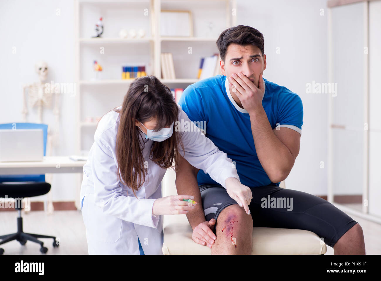 Patient visiting doctor after sustaining sports injury Stock Photo - Alamy