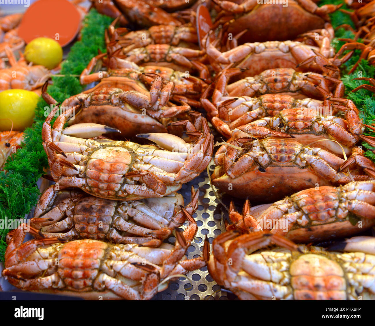 fresh crabs in the local market Stock Photo - Alamy