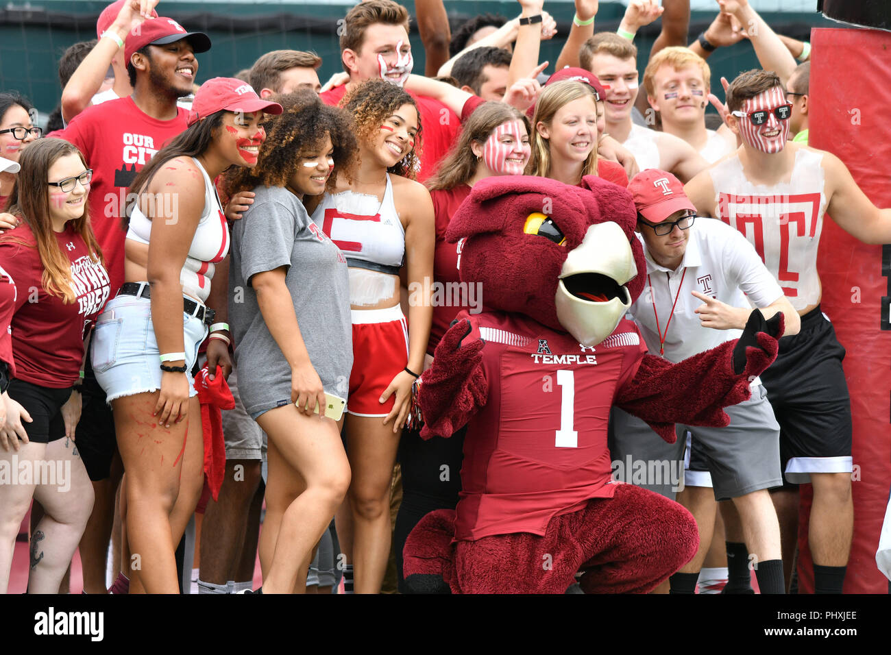 Philadelphia, Pennsylvania, USA. 1st Sep, 2018. Temple Owls mascot ...
