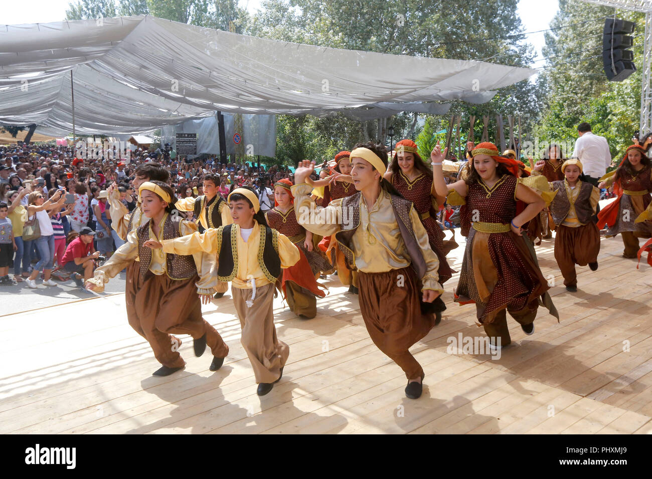 Maaser, Lebanon. 2nd Sep, 2018. Dancers perform on the national Dabke ...