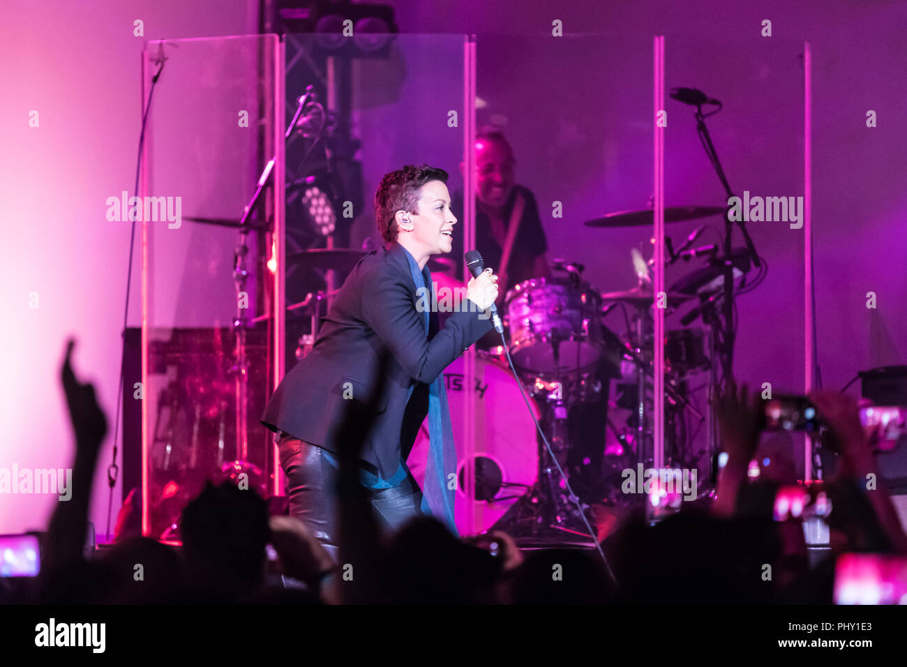 Alanis morissette singer hi-res stock photography and images - Alamy