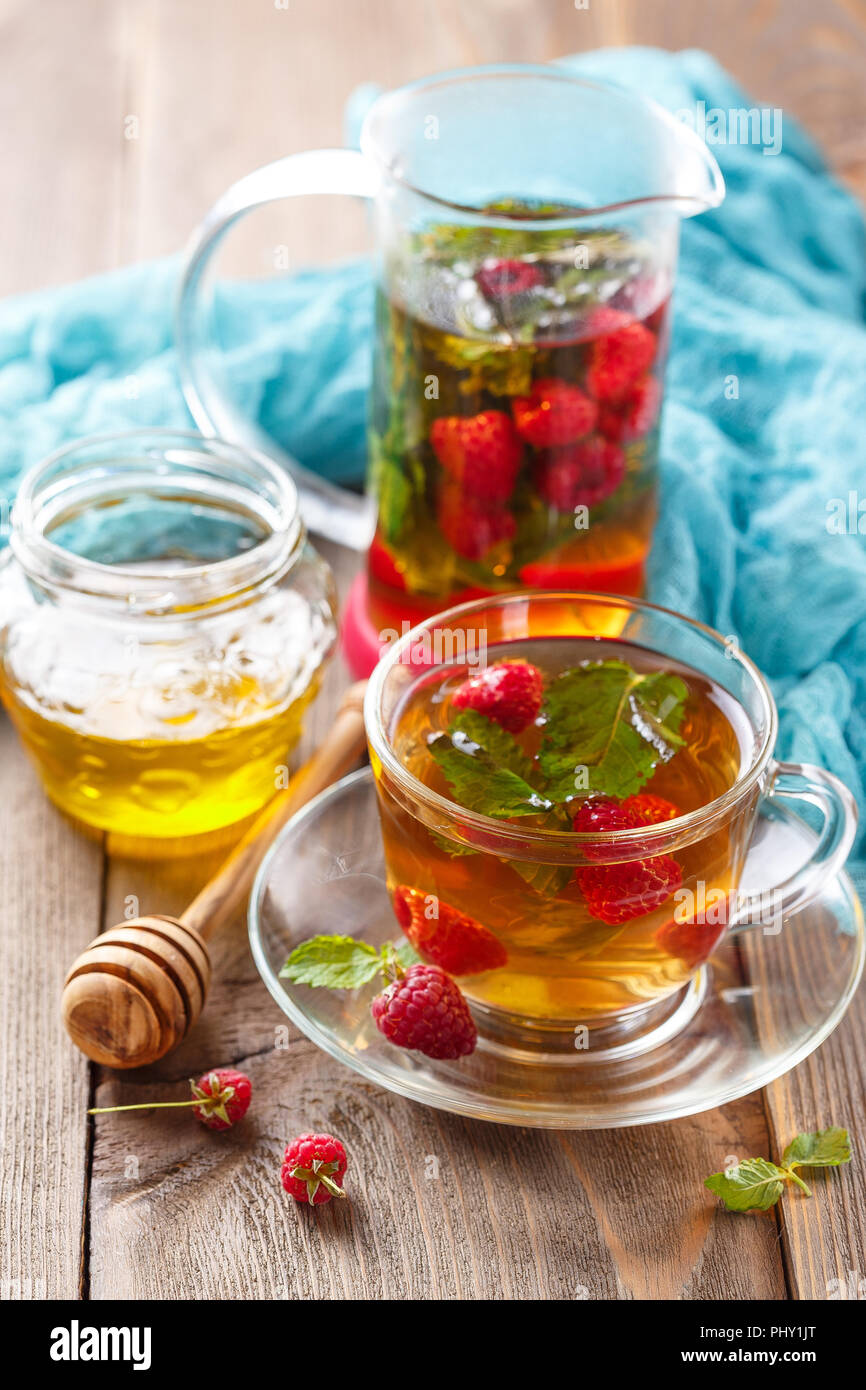Tea with mint and raspberry Stock Photo - Alamy