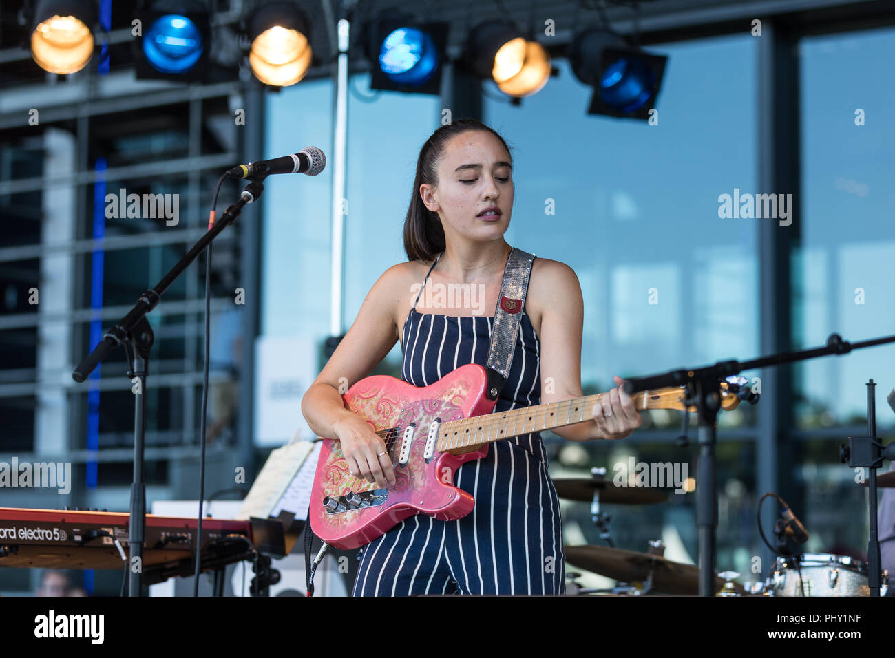 Reed plaza hi-res stock photography and images - Alamy