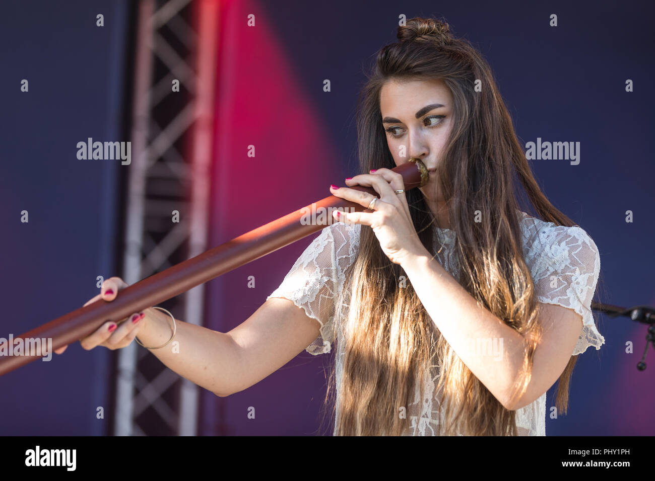 Cari cari hi-res stock photography and images - Alamy