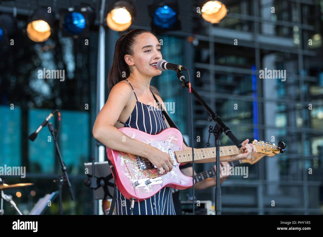 Reed singer hi-res stock photography and images - Alamy