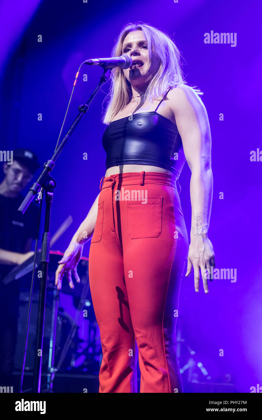 Ella rothwell hi-res stock photography and images - Alamy