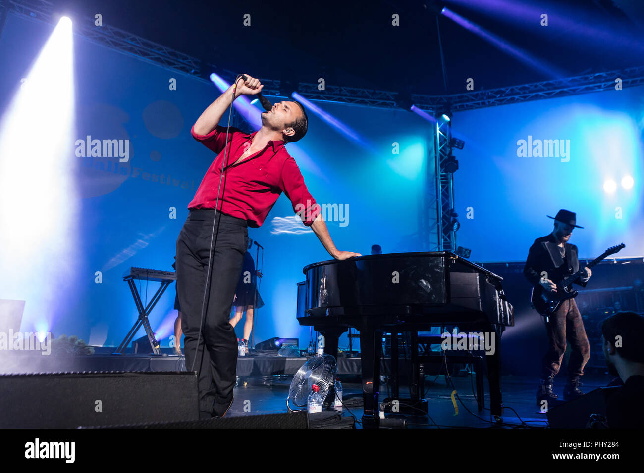 Hurts band hi-res stock photography and images - Alamy