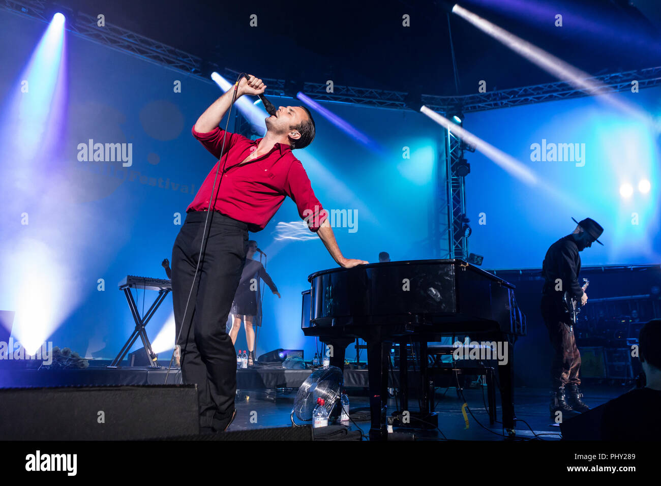 Hurts band hi-res stock photography and images - Alamy