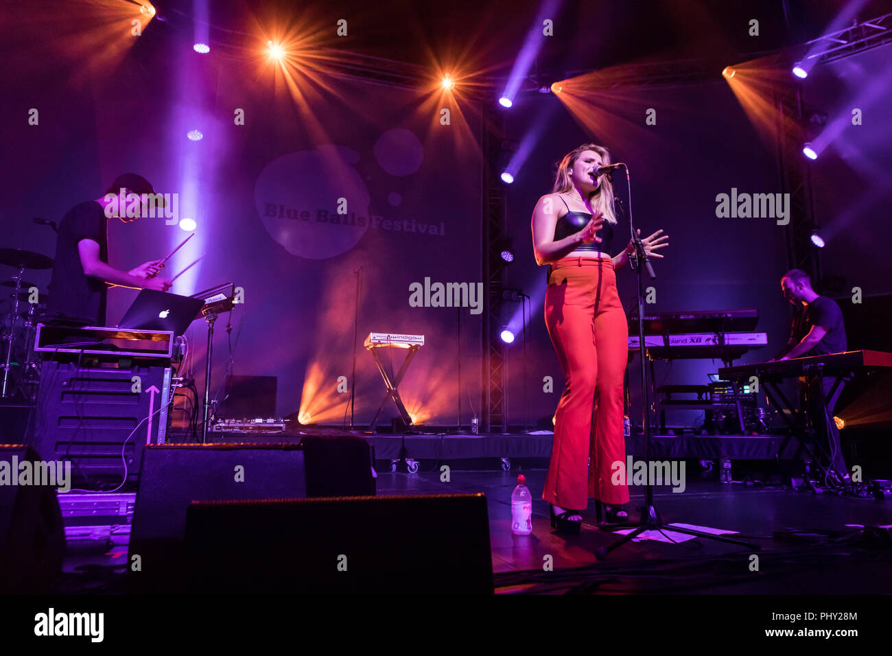 Ella rothwell hi-res stock photography and images - Alamy