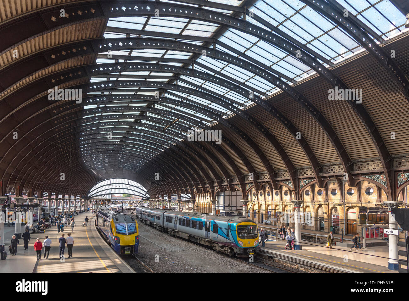 Curved railway line hi-res stock photography and images - Alamy