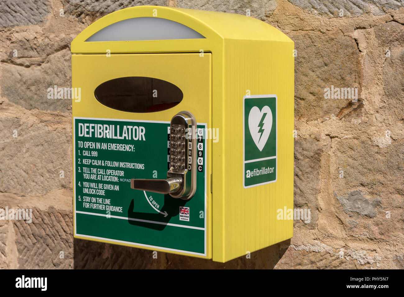 Defibrillator machine hi-res stock photography and images - Alamy