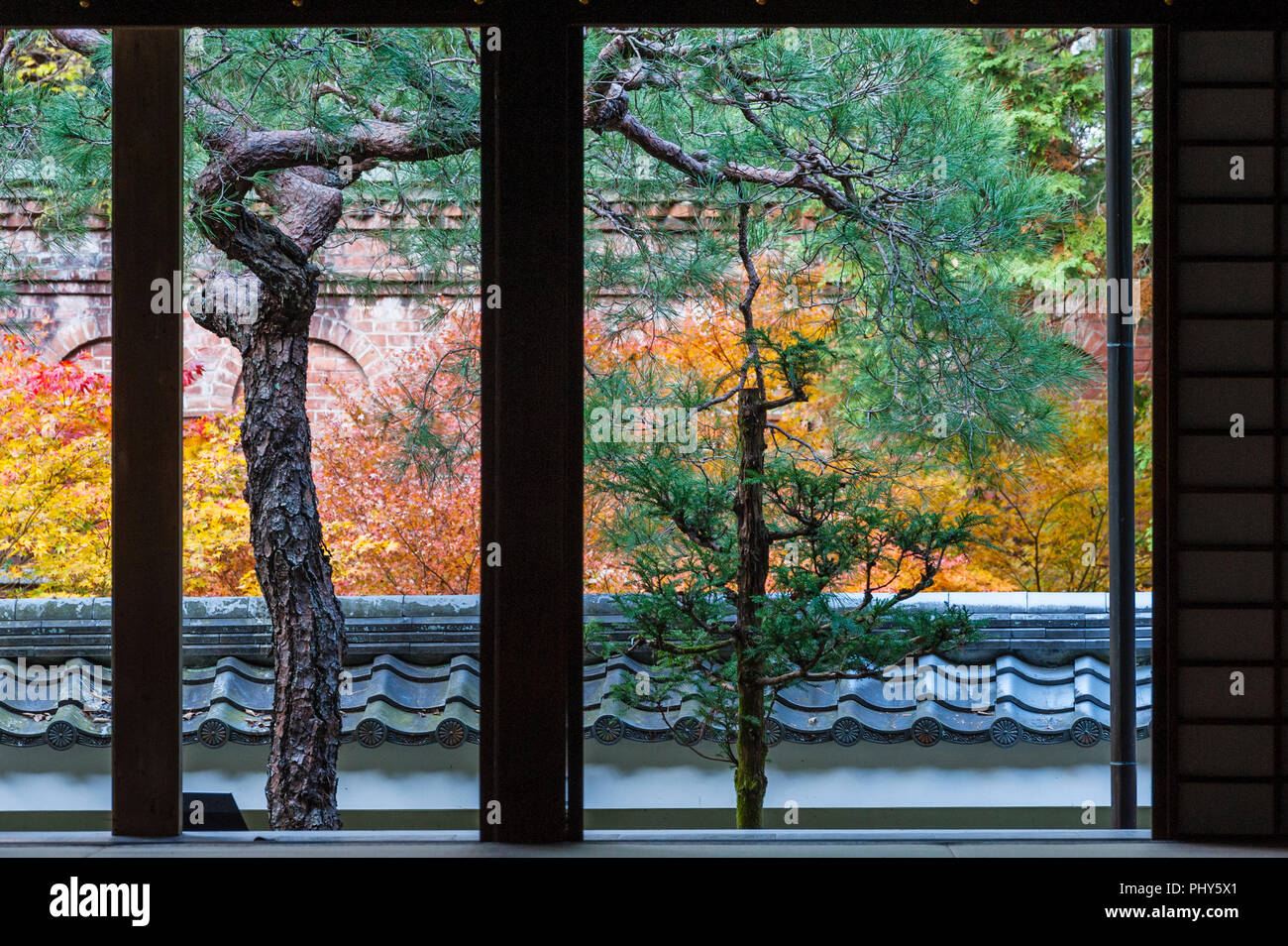 The Nanzen-ji temple complex, Kyoto, Japan. Brightly coloured autumn ...