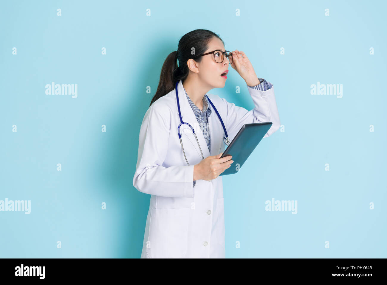 Shocked looking female doctor hi-res stock photography and images - Alamy