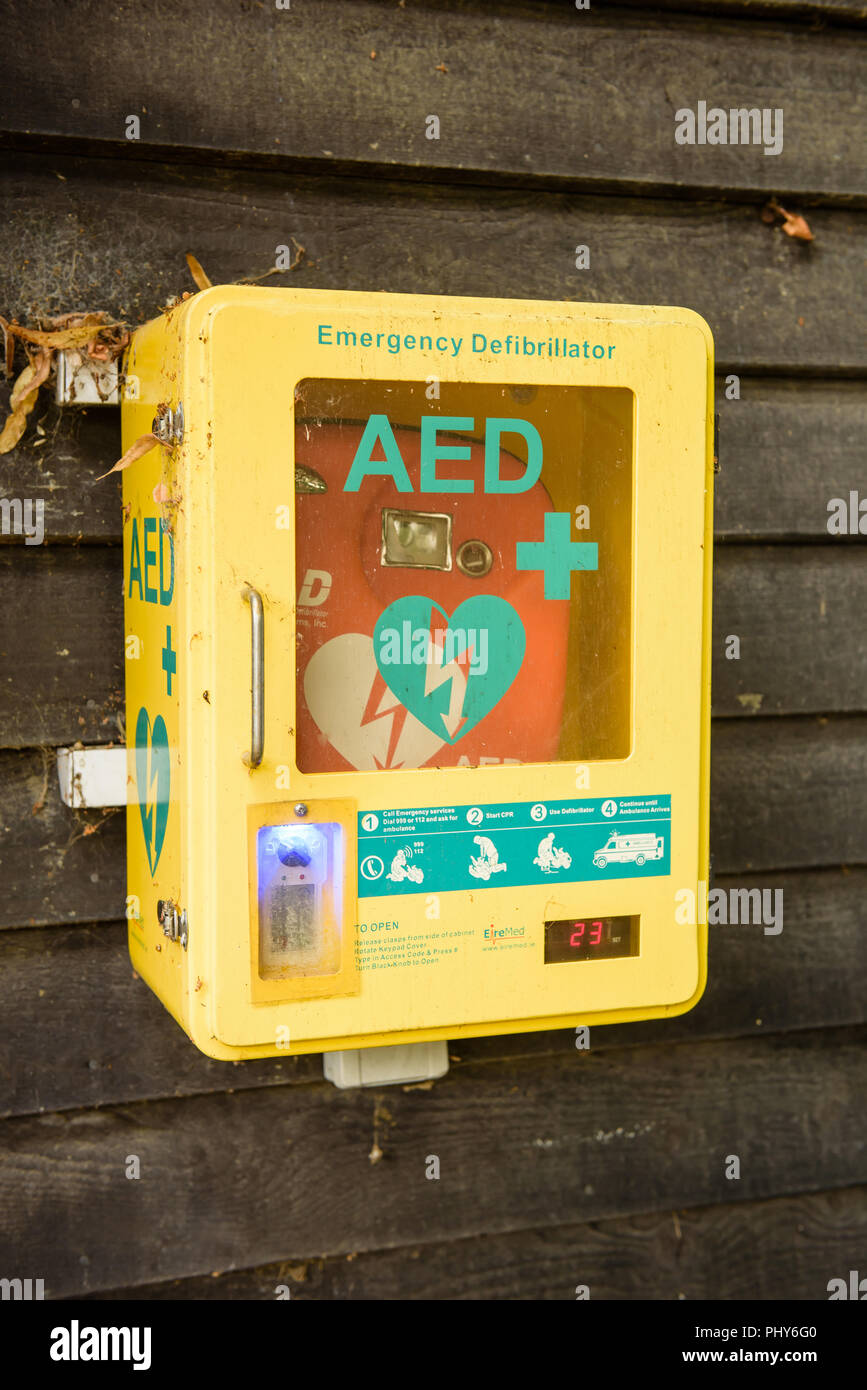 Defibrillator in public area hi-res stock photography and images - Alamy
