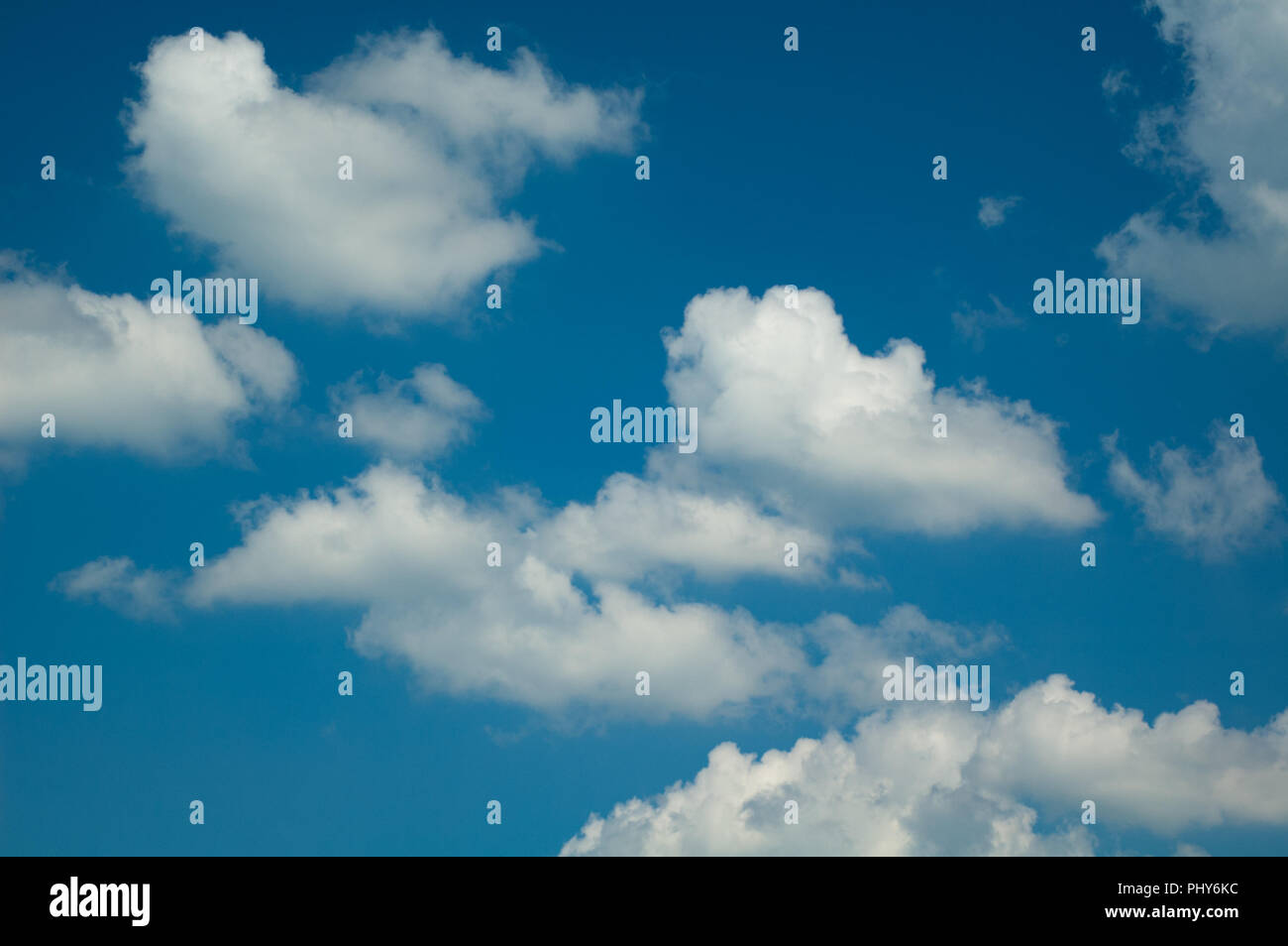 Scattered fluffy white clouds hi-res stock photography and images - Alamy