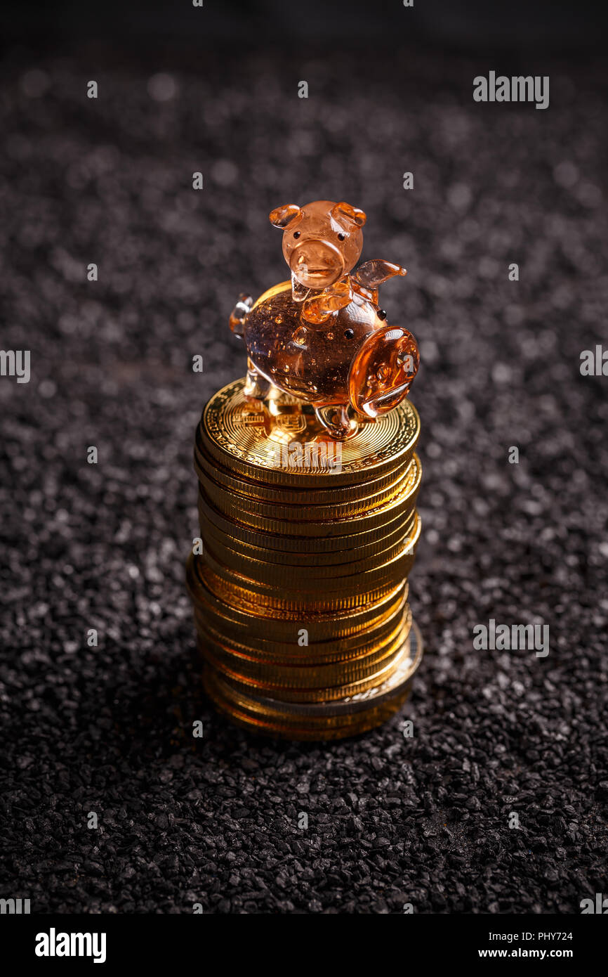 Bitcoin saving and investment concept with piggy Stock Photo - Alamy