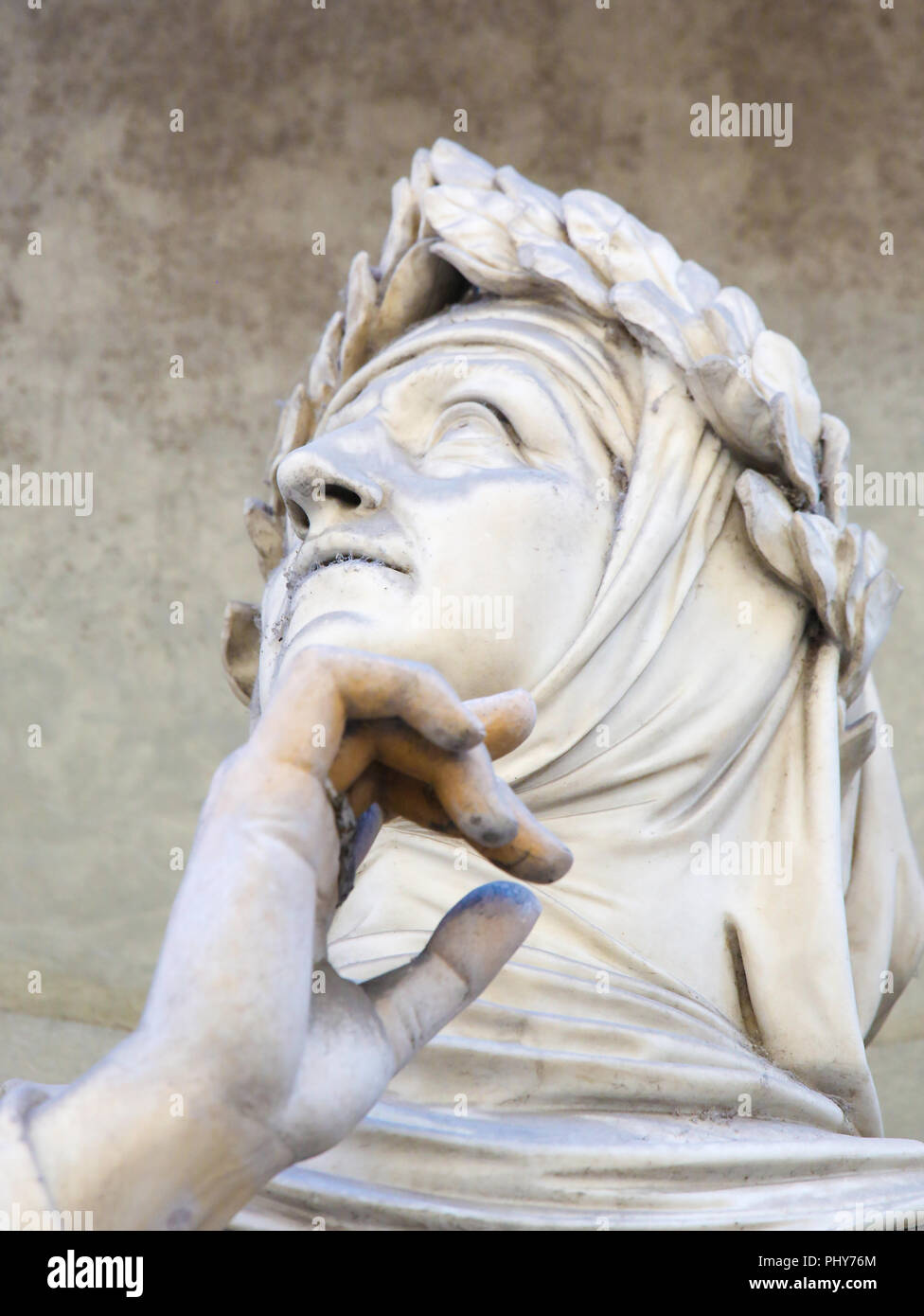 Statue petrarca hi-res stock photography and images - Alamy