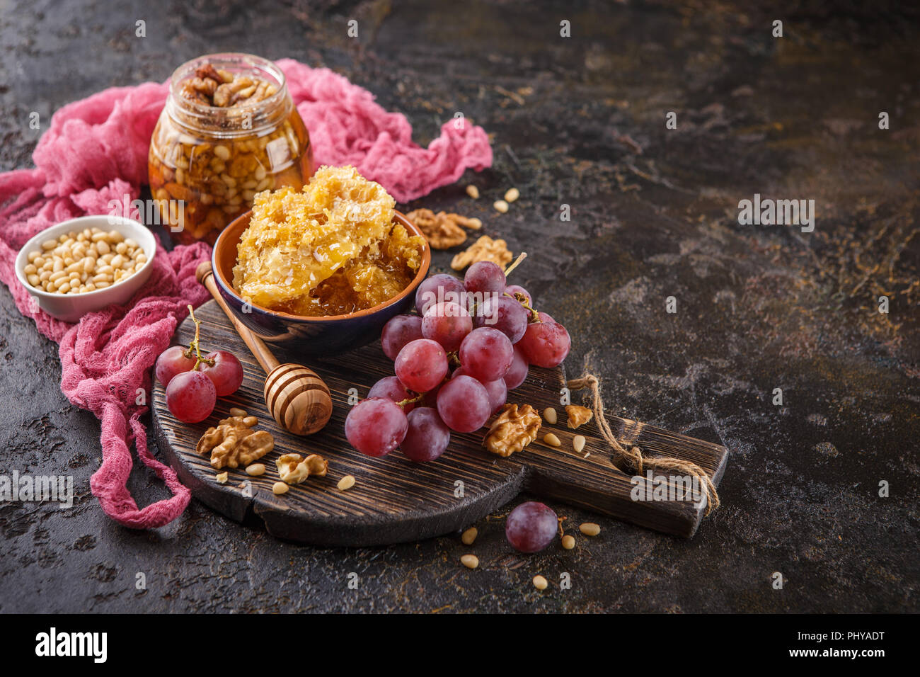 Honey, grapes and nuts Stock Photo - Alamy