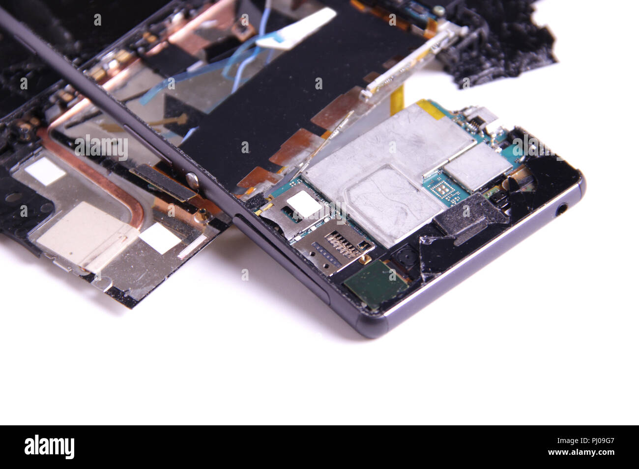 Broken cellphone in pieces Stock Photo - Alamy