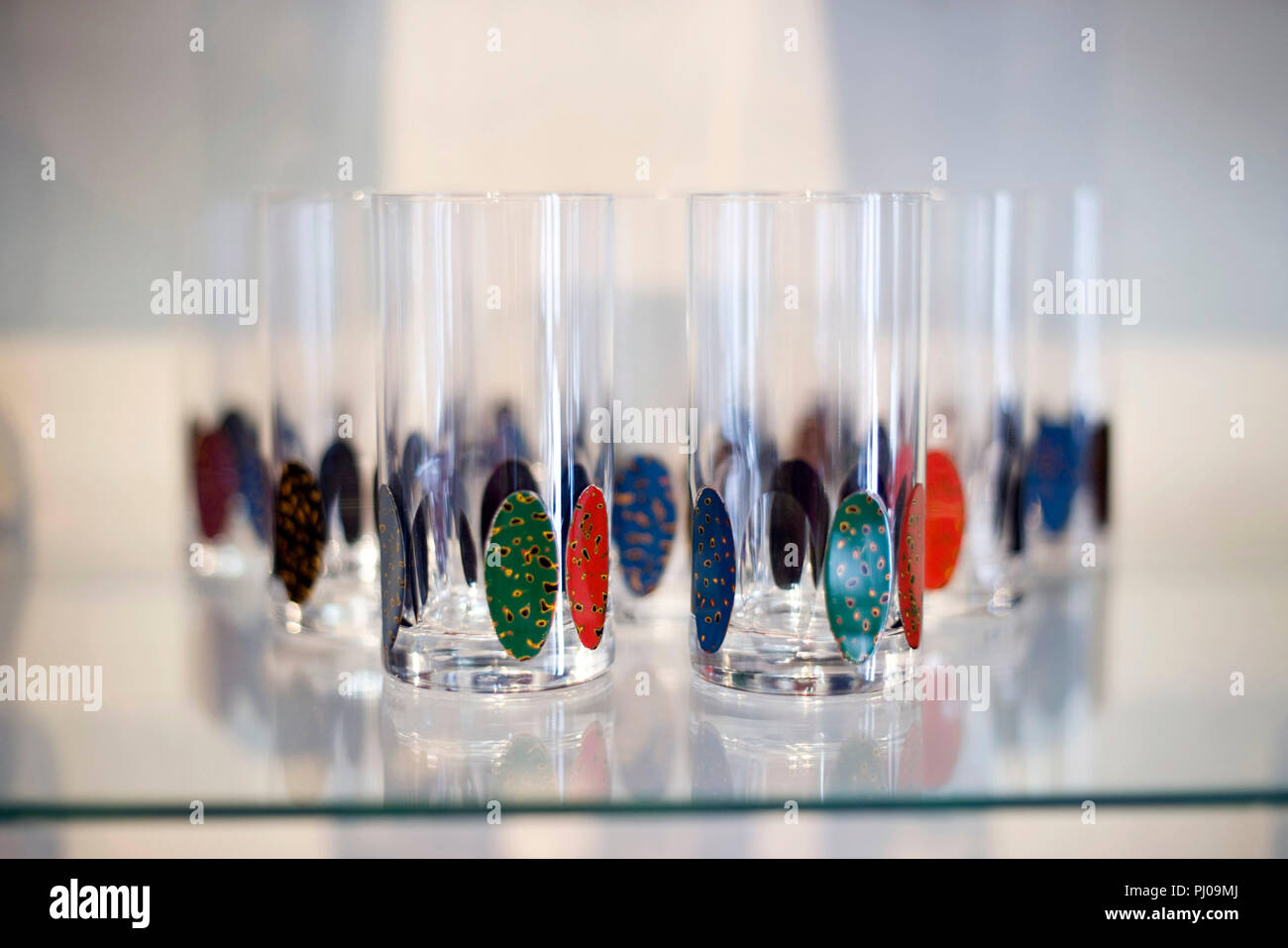 Photo shows samples of Tsugaru lacquerware products on sale at Tanaka ...