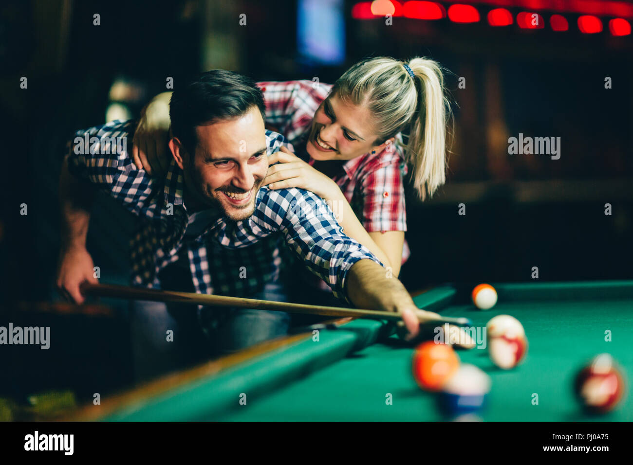 Couple shooting pool together hi-res stock photography and images - Alamy