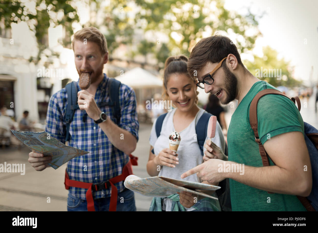 Travelling young people sightseeing Stock Photo - Alamy