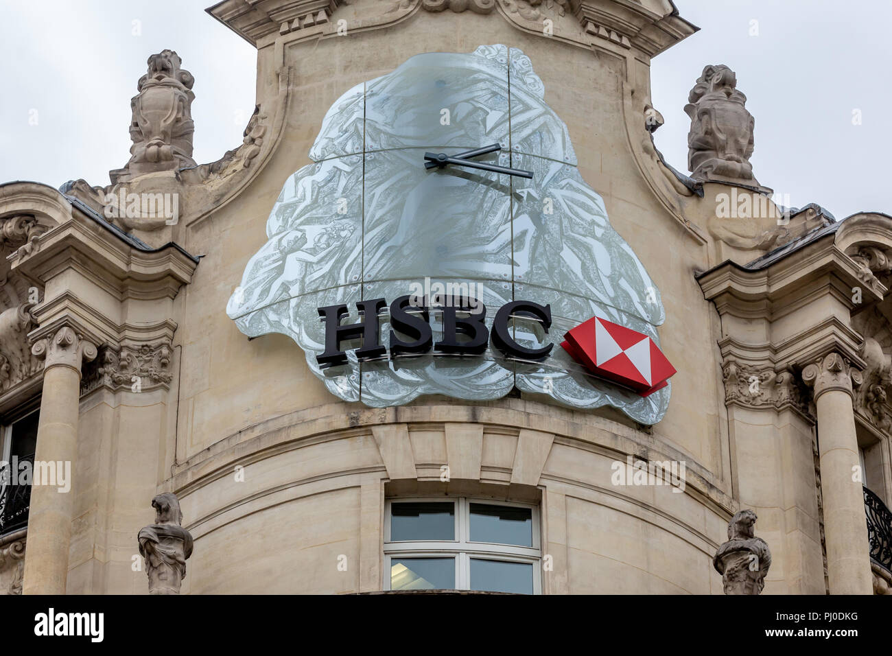 Hsbc building clock hi-res stock photography and images - Alamy