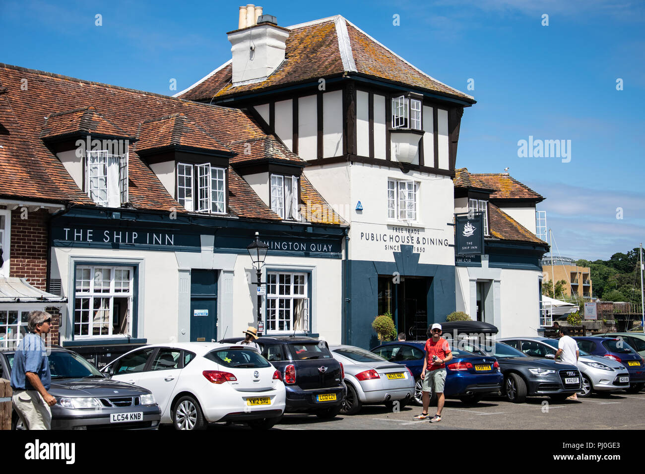 Lymington pub hi-res stock photography and images - Alamy