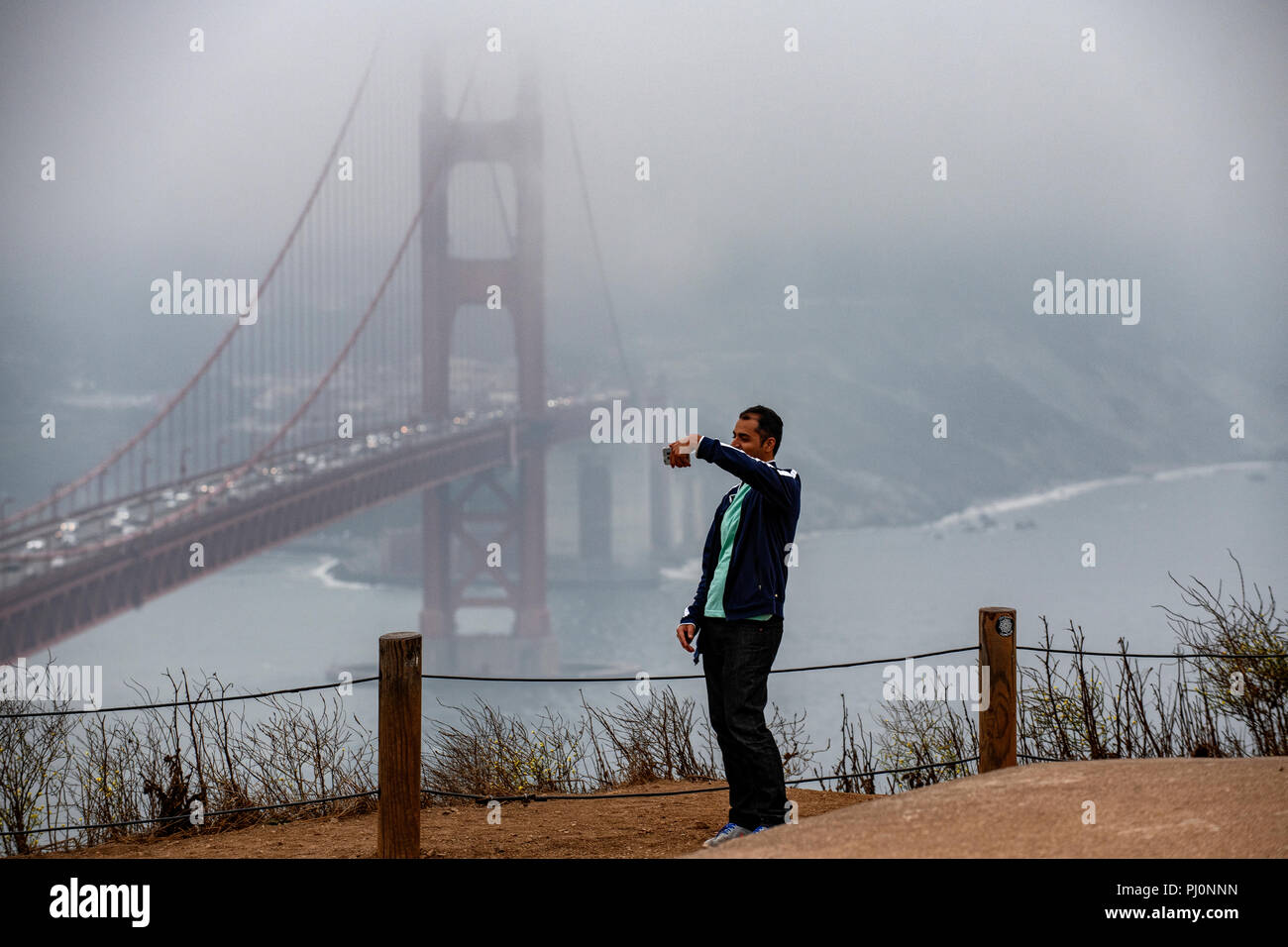 Man takes selfie golden gate hi-res stock photography and images - Alamy