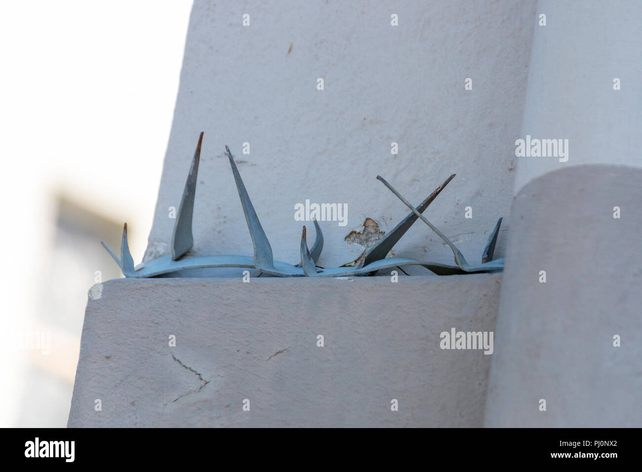 Wall spikes hi-res stock photography and images - Alamy