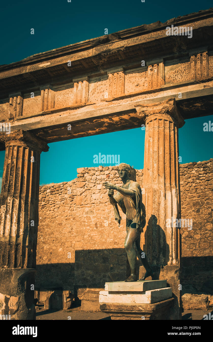 Pompeii, ancient roman statue of apollo Stock Photo - Alamy
