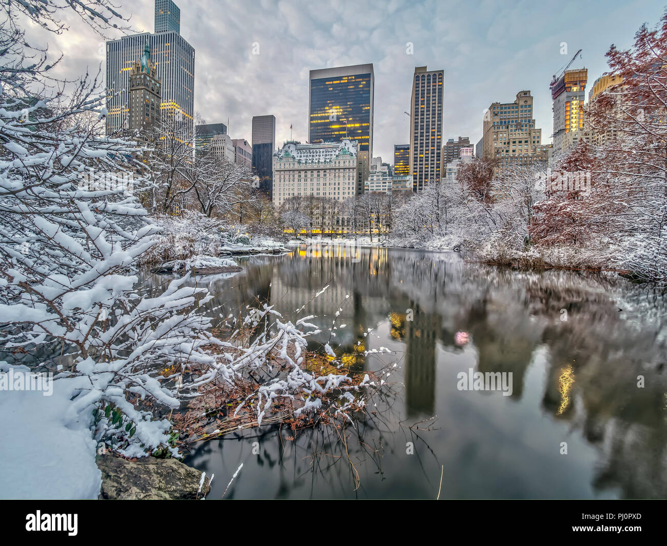 Gapstow Bridge is one of the icons of Central Park, Manhattan in New ...