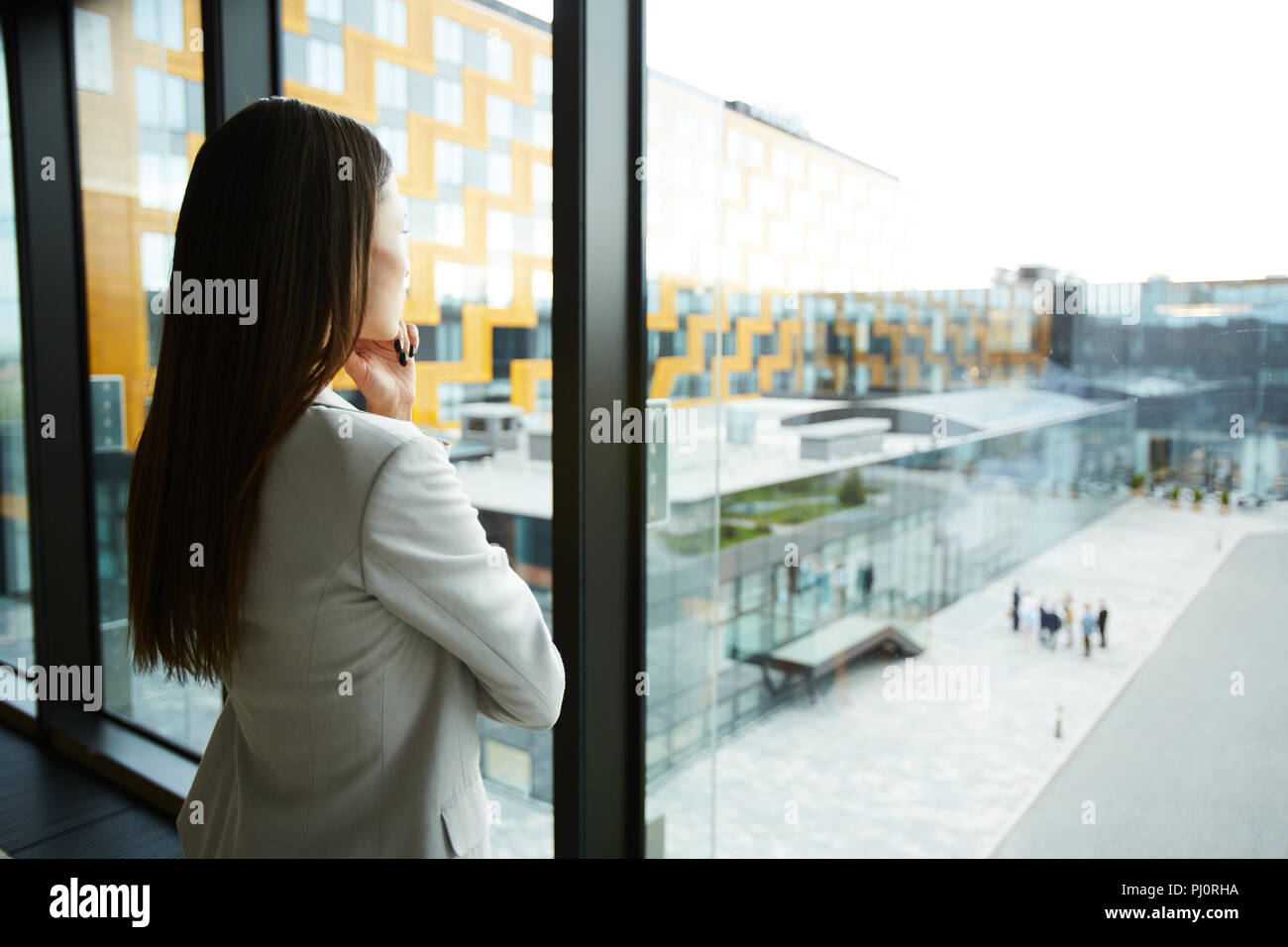 Facing window hi-res stock photography and images - Alamy