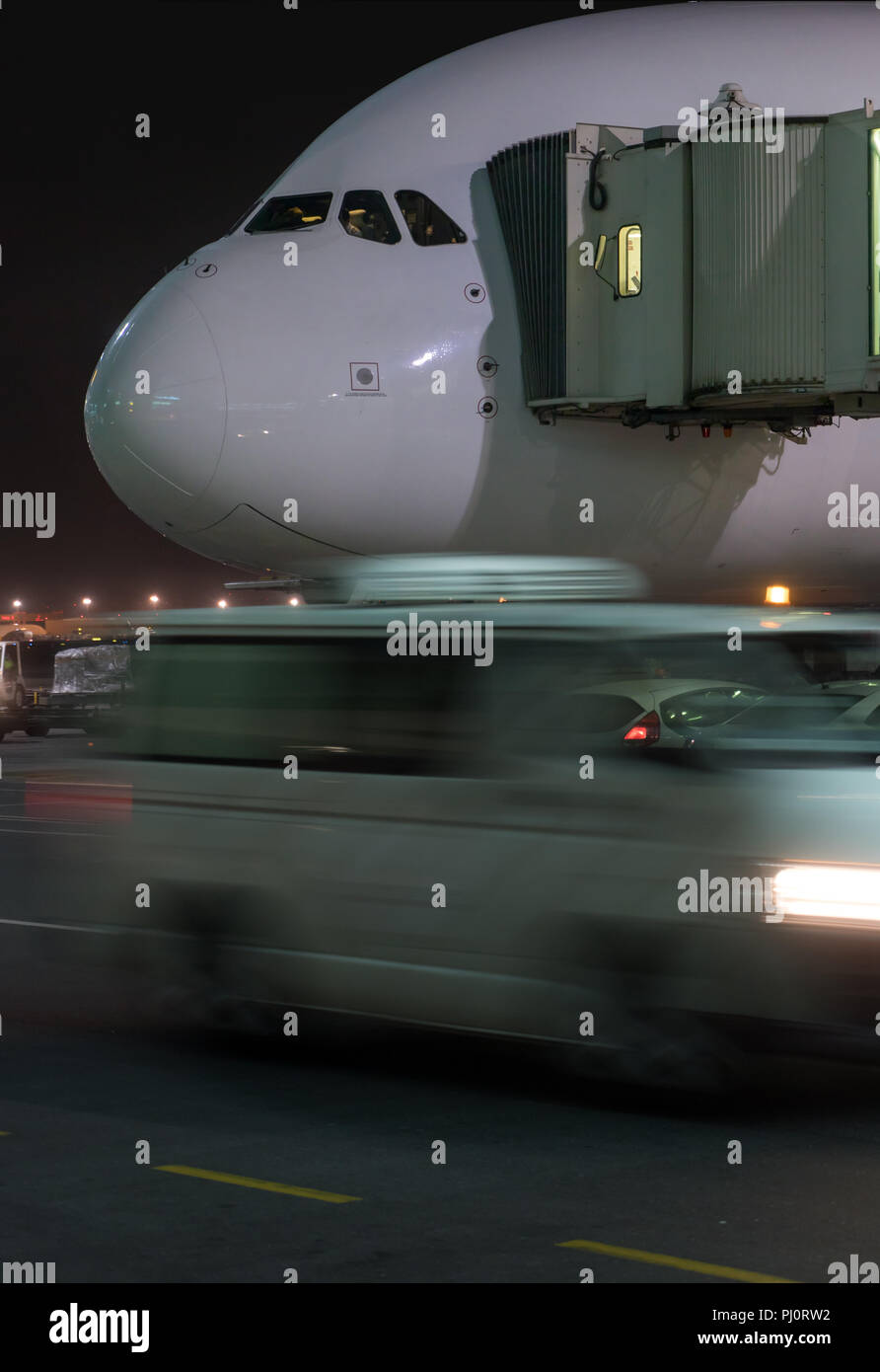 Airbus 380 landing night hi-res stock photography and images - Alamy
