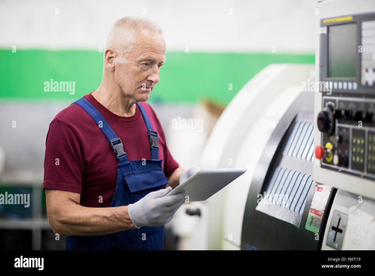 Modern engineer hi-res stock photography and images - Alamy