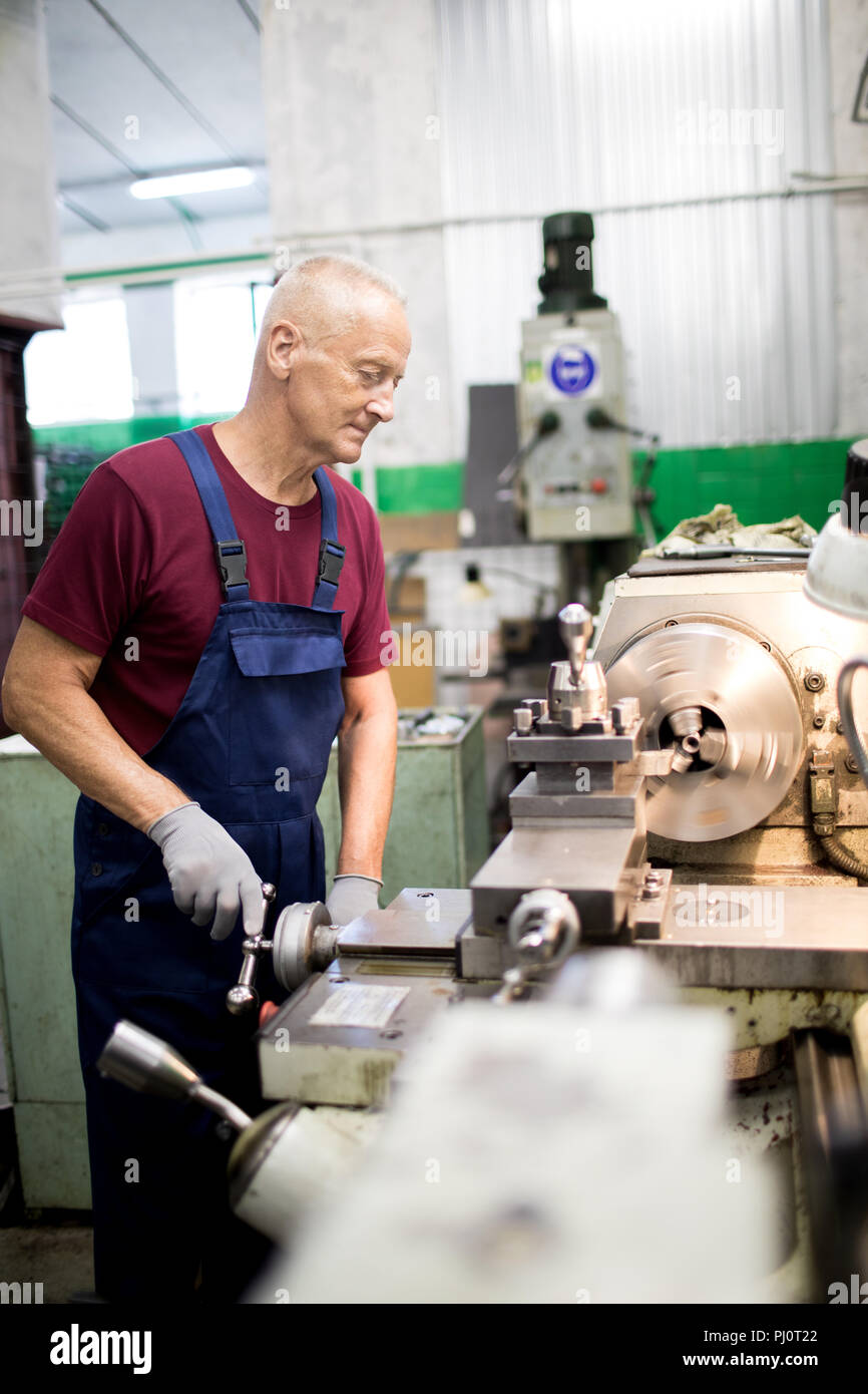 Engineering Workshop Stock Photos & Engineering Workshop Stock Images ...